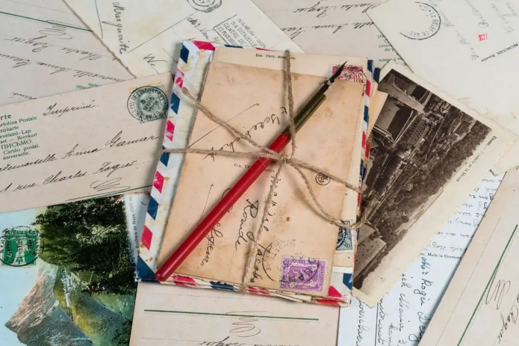 How to Decorate Envelopes at Home