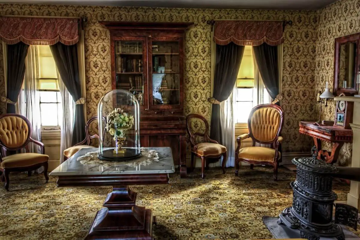 How to Decorate a Historic Home