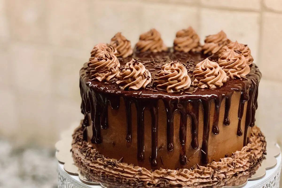 How to decorate home made cake