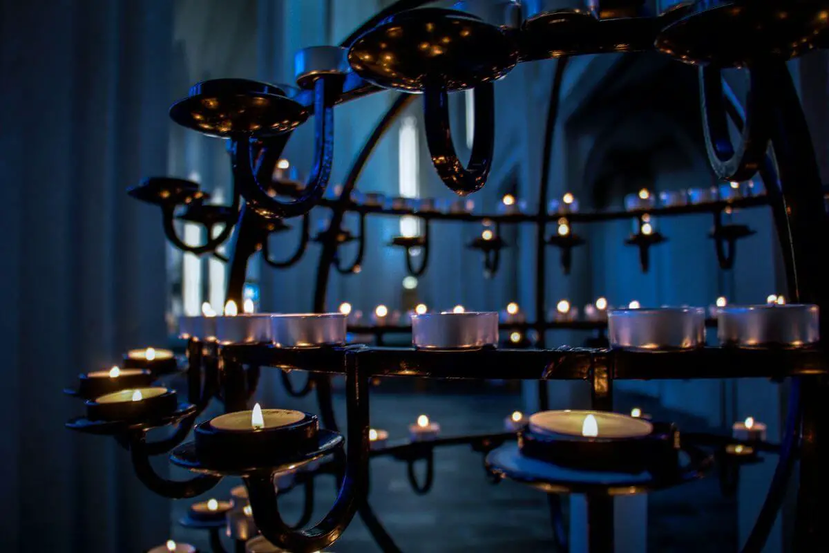 How to decorate home with candles
