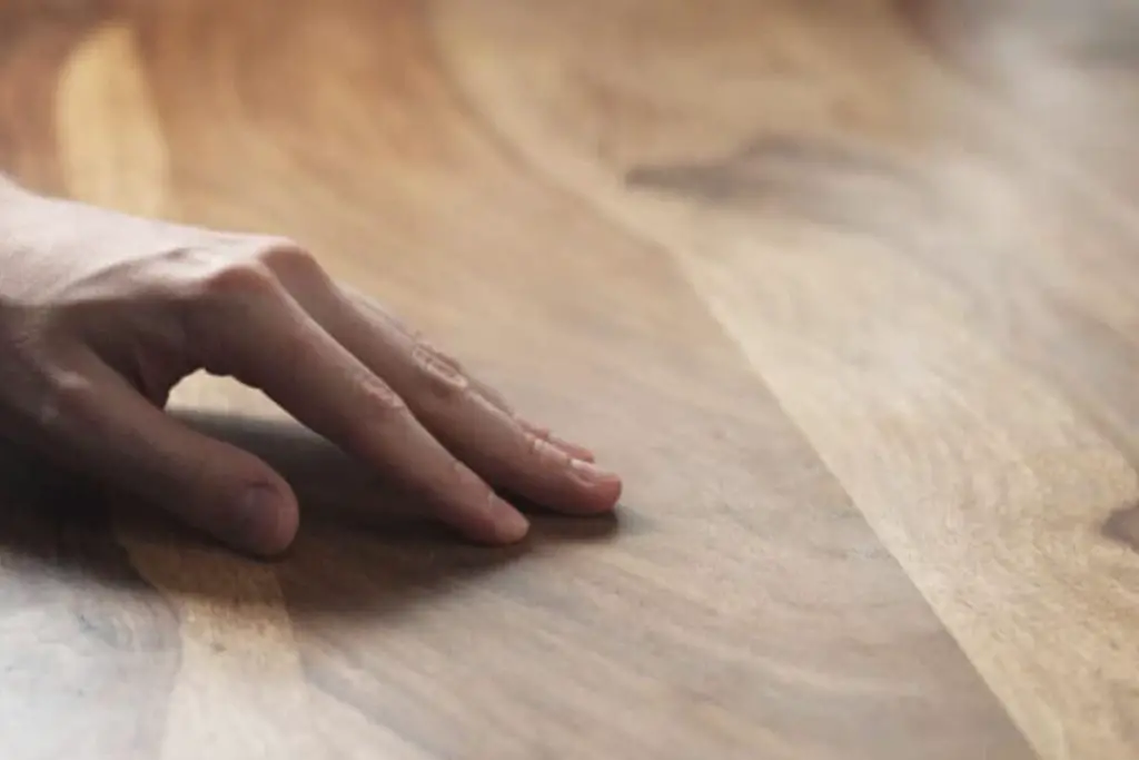 Amber vs Clear Shellac: Which One Should You Choose for Your Woodwork ...