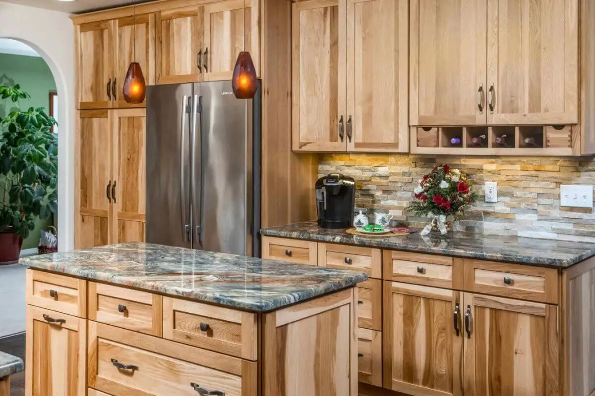 Hickory vs. Maple Cabinets: Choosing the Perfect Kitchen Cabinets