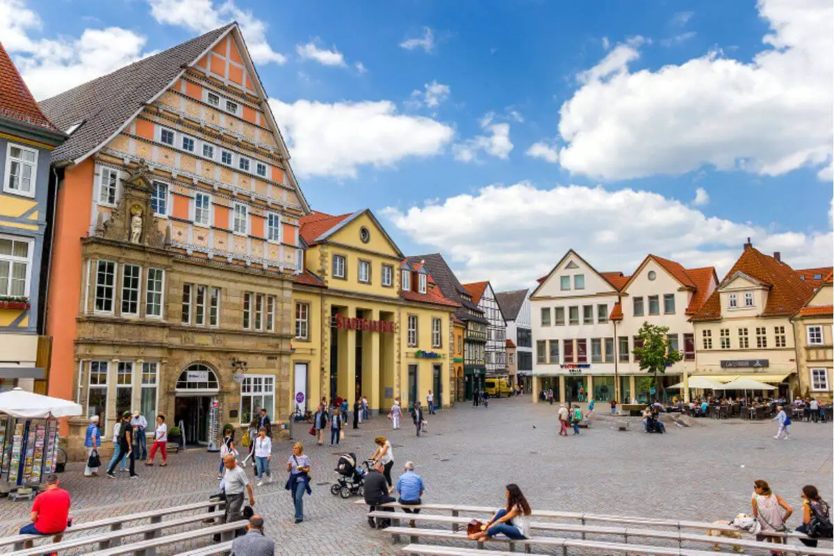 Hameln vs Little Bunny: Choosing the Perfect Town for Your Family