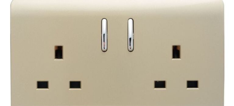 Toggle vs Decora: Navigating the World of Light Switches